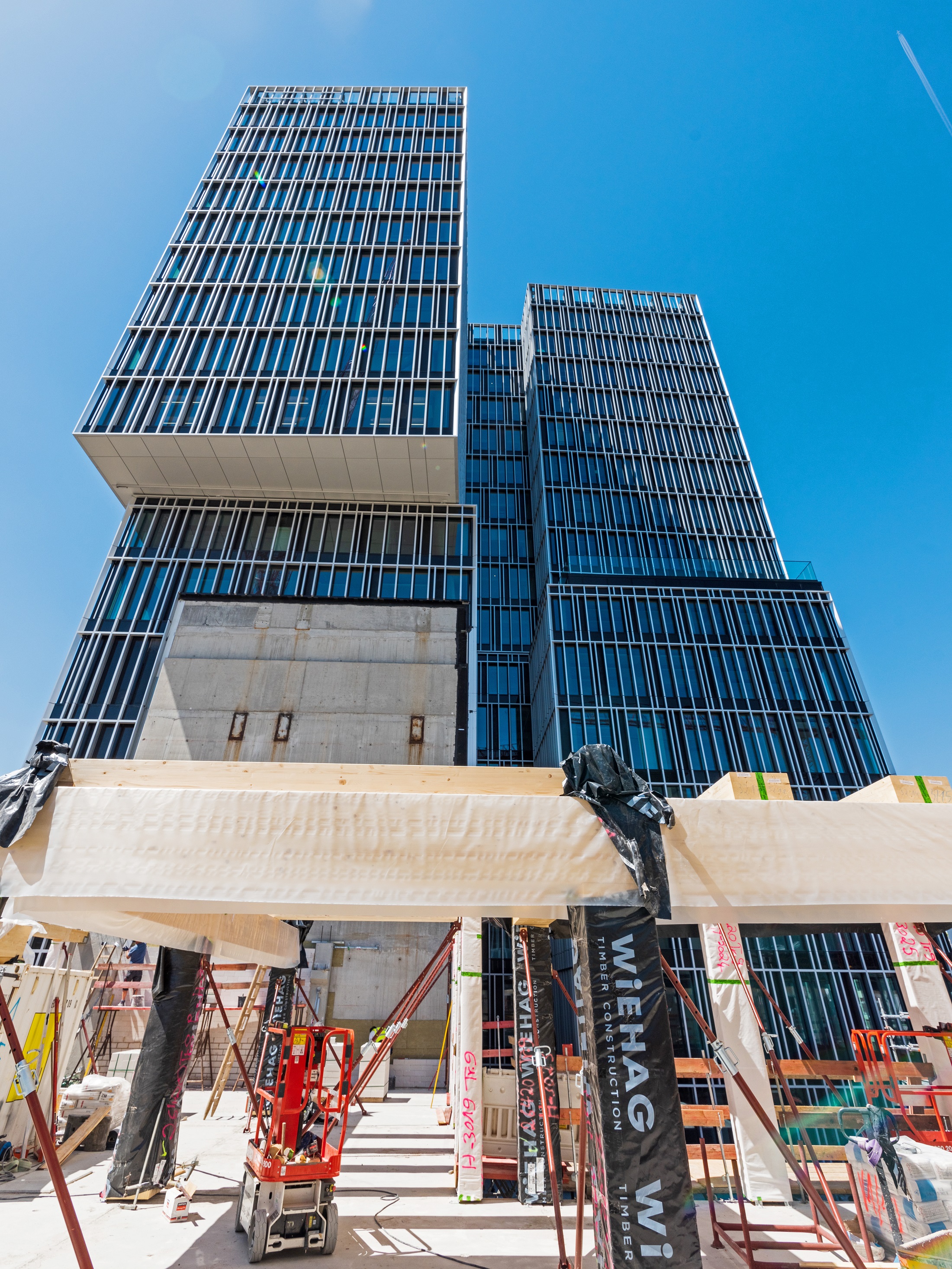 The German Architecture Museum visits the FAZ Tower - The building is ...